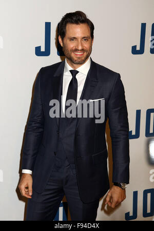 Actor Edgar Ramirez attends the premiere of "The Intern" at the ...