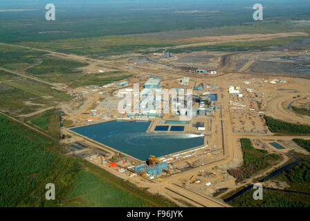 Aurora (Syncrude) mine site, Muskeg River N of Ft McMurray, Alberta ...