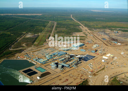 Aurora (Syncrude) mine site, Muskeg River N of Ft McMurray, Alberta ...