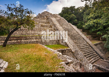 Estructura 7, pyramid, Maya ruins at Tenam Puente archaeological site ...