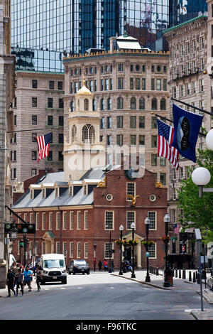 The OLD STATE HOUSE built in 1713 is the oldest Colonial building still ...