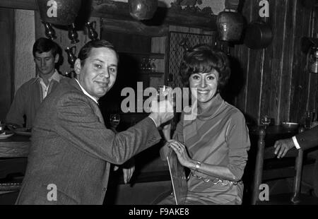 Internationale Sängerin Caterina Valente mit Michael Pfleghar, Eric van ...