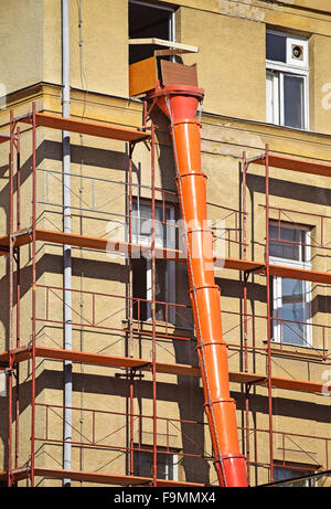 Construction frame next to a building Stock Photo - Alamy