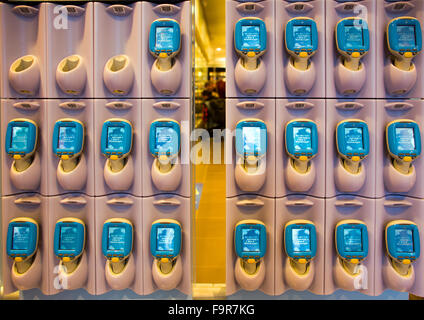 The first Albert Heijn supermarket without cashiers and where only can ...