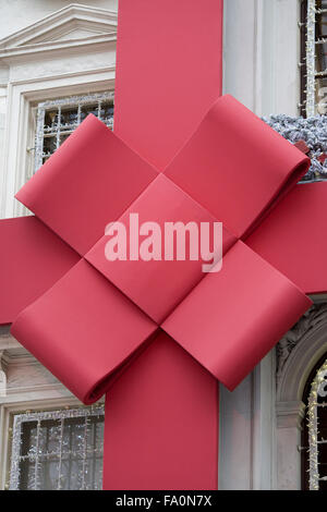 Giant decorative red Christmas bow on building Stock Photo - Alamy