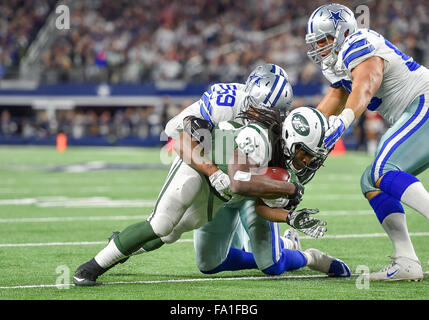New York Jets middle linebacker C.J. Mosley (57) and Bryce Hall (37 ...