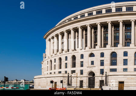 Unilever house 100 Victoria Embankment London Stock Photo - Alamy