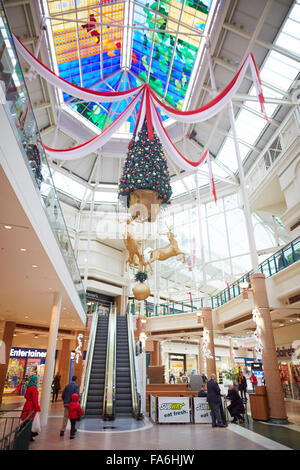 Oldham, Spindles shopping centre. - Oldham - England, United Kingdom ...