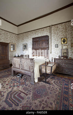 The Cavalier Room at Chastleton House, Oxfordshire. The carved oak bed ...