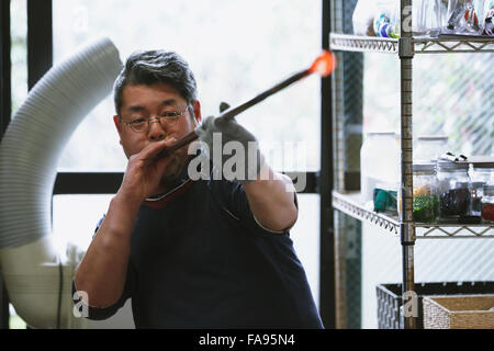 Japanese artisan working in the studio Stock Photo - Alamy
