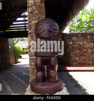 Tropical wood statue, Moorea, French Polynesia Stock Photo - Alamy