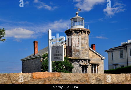 Stonington, Connecticut: The 1840 solid granite Old Lighthouse Museum ...
