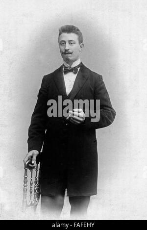 1900s 1910s PORTRAIT MAN STANDING BOWLER HAT LONG WOOL COAT LOOKING AT ...