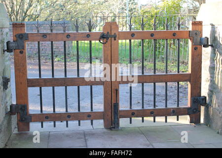metal gate spikes Stock Photo: 36845905 - Alamy