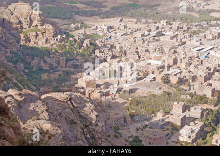 Yemen, nature and landscape: winding road, rocks, houses and village ...