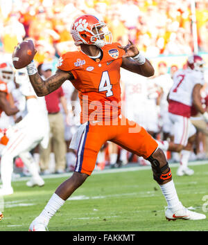 Clemson quarterback Deshaun Watson (4) throws against Georgia Tech in ...
