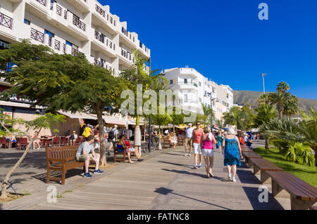 Los Cristianos, Tenerife. Promenade seafront of the bay Stock Photo - Alamy