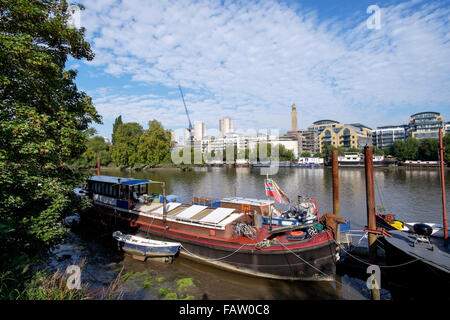 Houseboats on the River Thames near to Chelsea Harbour, London, UK ...