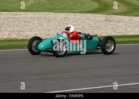 A 500cc Formula 3 Cooper-JAP racing at Brands Hatch, England, 1950 ...