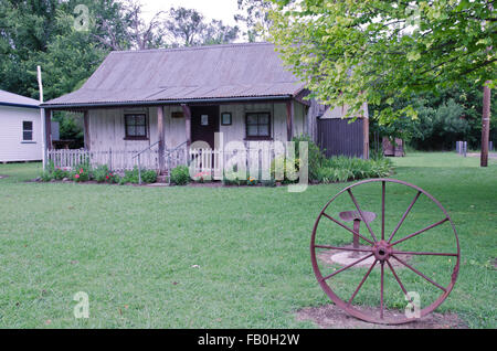 Australian Vintage Slab Hut, Murrurundi NSW Australia Stock Photo - Alamy