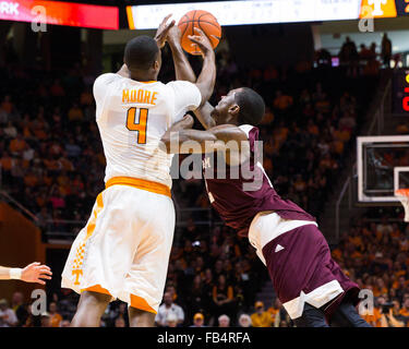 January 9, 2016: Armani Moore #4 of the Tennessee Volunteers looks to ...