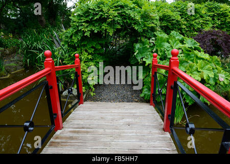 red japanese asian style footbridge arch arched garden rathbawn Stock ...