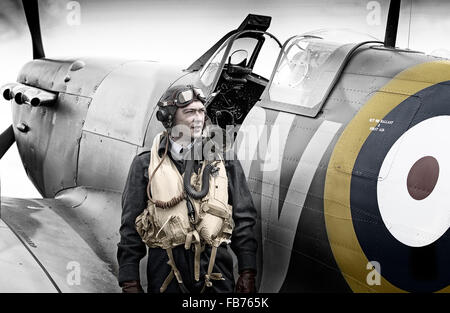 Spitfire and Pilot Stock Photo: 7048873 - Alamy