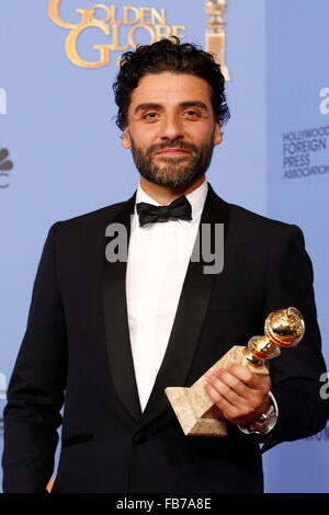 Oscar Isaac poses in the press room with the award for best performance ...