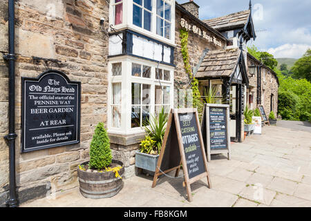 The Old Nags Head pub in Edale, Peak District, Derbyshire. A famous ...