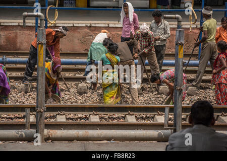 Railroad Workers. Indian Railways, India Stock Photo - Alamy