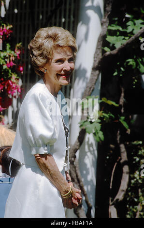 First lady Nancy Reagan visits with dancers Mikhail Baryshnikov, left ...