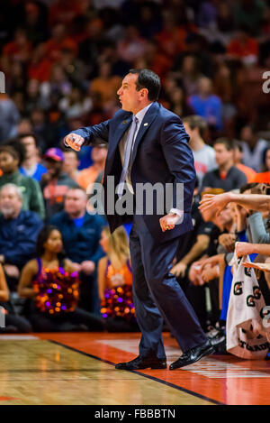 Duke Head Coach Mike Krzyzewski, right, speaks to Duke's Cassius ...
