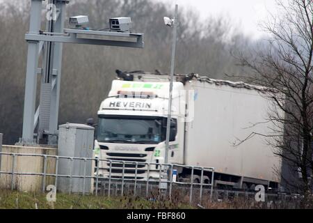 HADECS 3 now installed and operating on the M25 smart motorway between ...