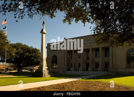 Statue at the Historic Lee County Courthouse in Tupelo, Mississippi ...