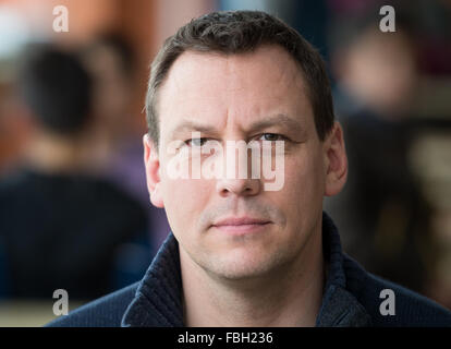 Frankfurt Oder, Germany. 8th Jan, 2016. Police officers and community ...