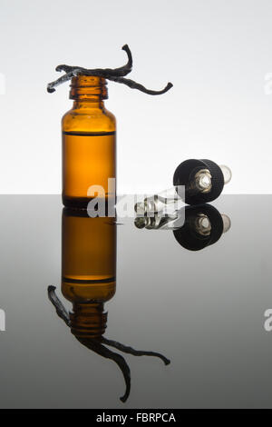 MASSAGE OF VANILLA PODS Stock Photo - Alamy