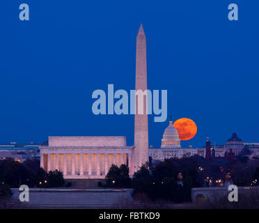 FULL MOON RISING OVER LINCOLN MEMORIAL WASHINGTON MONUMENT CAPITOL ...