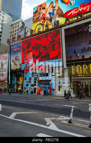 Disney store, Manhattan, New York, USA Stock Photo - Alamy