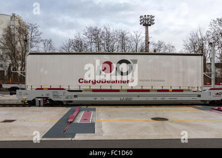 CargoBeamer - automated Truck-Trailer-Transport Stock Photo - Alamy