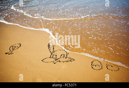 Sign "Happy Easter" on the sandy beach by the ocean Stock Photo - Alamy