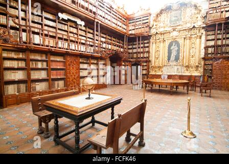 Biblioteca Palafoxiana, the first public library in colonial Mexico ...