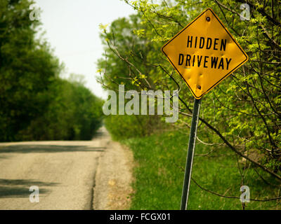 A hidden driveway road sign Stock Photo - Alamy