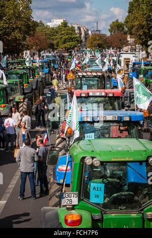 PROTEST DEMONSTRATIONS BY FARMERS IN PARIS Stock Photo - Alamy
