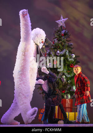 The Snowman, Peacock Theatre London, Birmingham Repertory Theatre ...