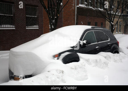 Blizzard hits New York area Stock Photo - Alamy