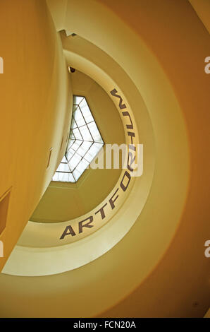 NYC, Guggenheim Museum designed by Architect Frank Lloyd Wright Stock ...