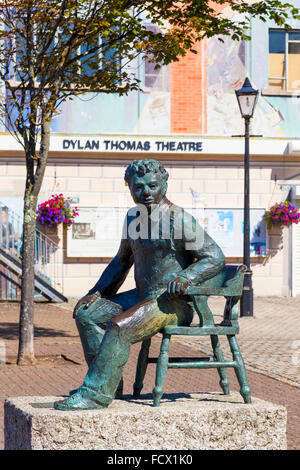 Dylan Thomas Statue Swansea Marina Swansea Wales Stock Photo - Alamy