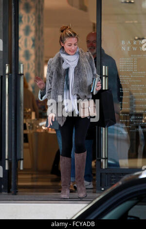Pregnant Cat Deeley out on last minute christmas shopping at Barneys in ...