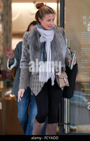 Pregnant Cat Deeley out on last minute christmas shopping at Barneys in ...