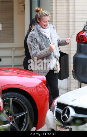 Pregnant Cat Deeley out on last minute christmas shopping at Barneys in ...